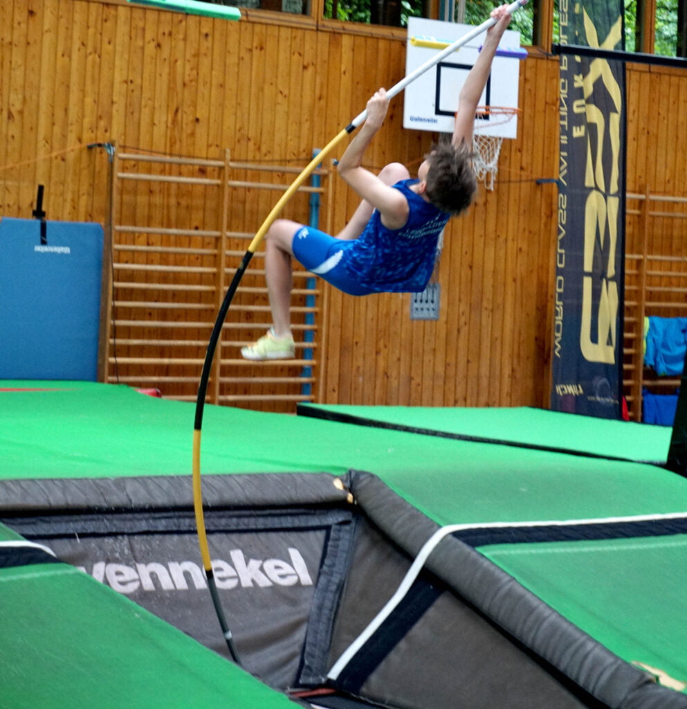 Startober: Start Pole Vaulting - Vaulting Poles Essx Europe